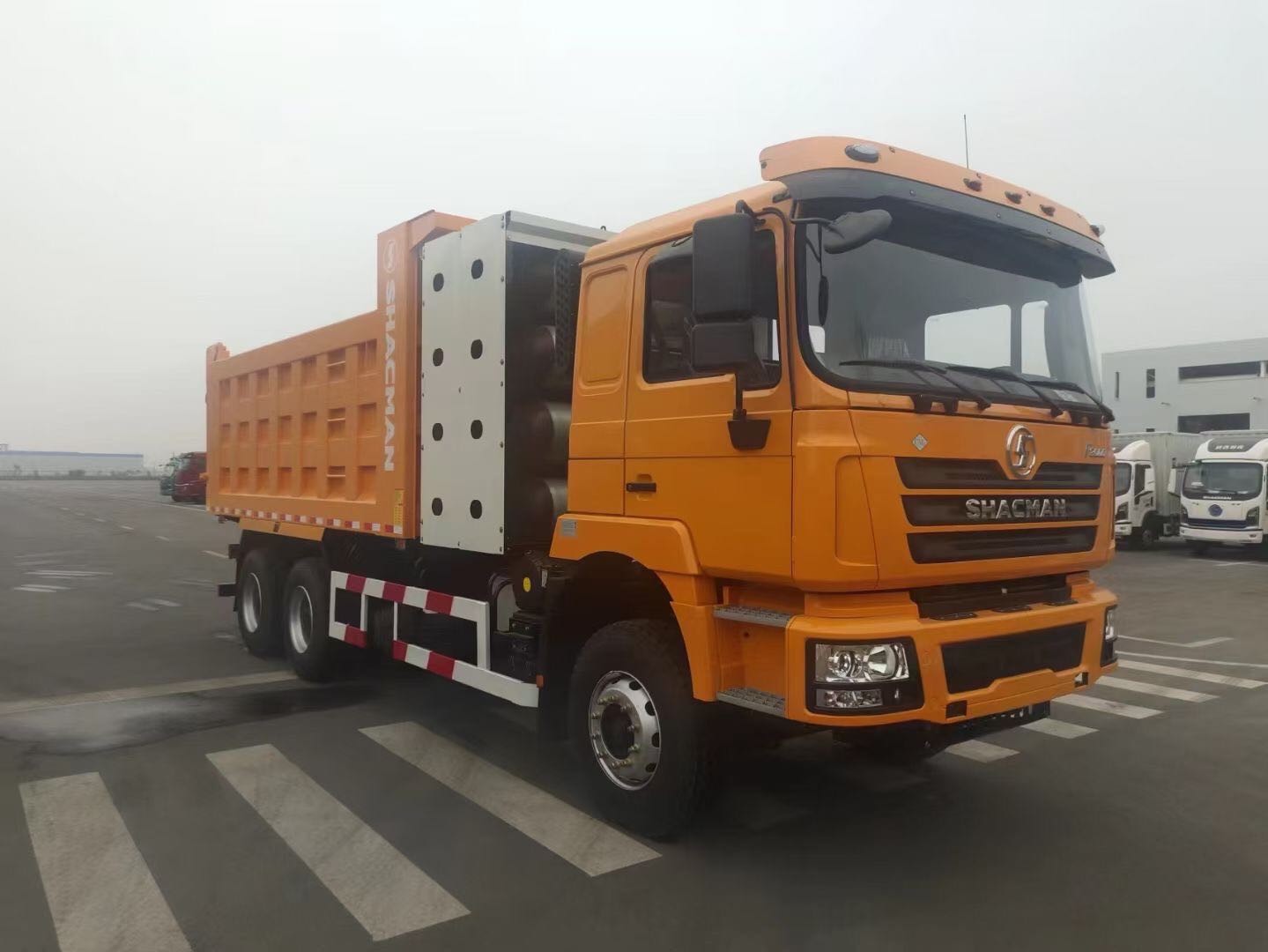 CNG camion de décharge lourd SHACMAN F3000 8x4 camion à bascule 380 ...